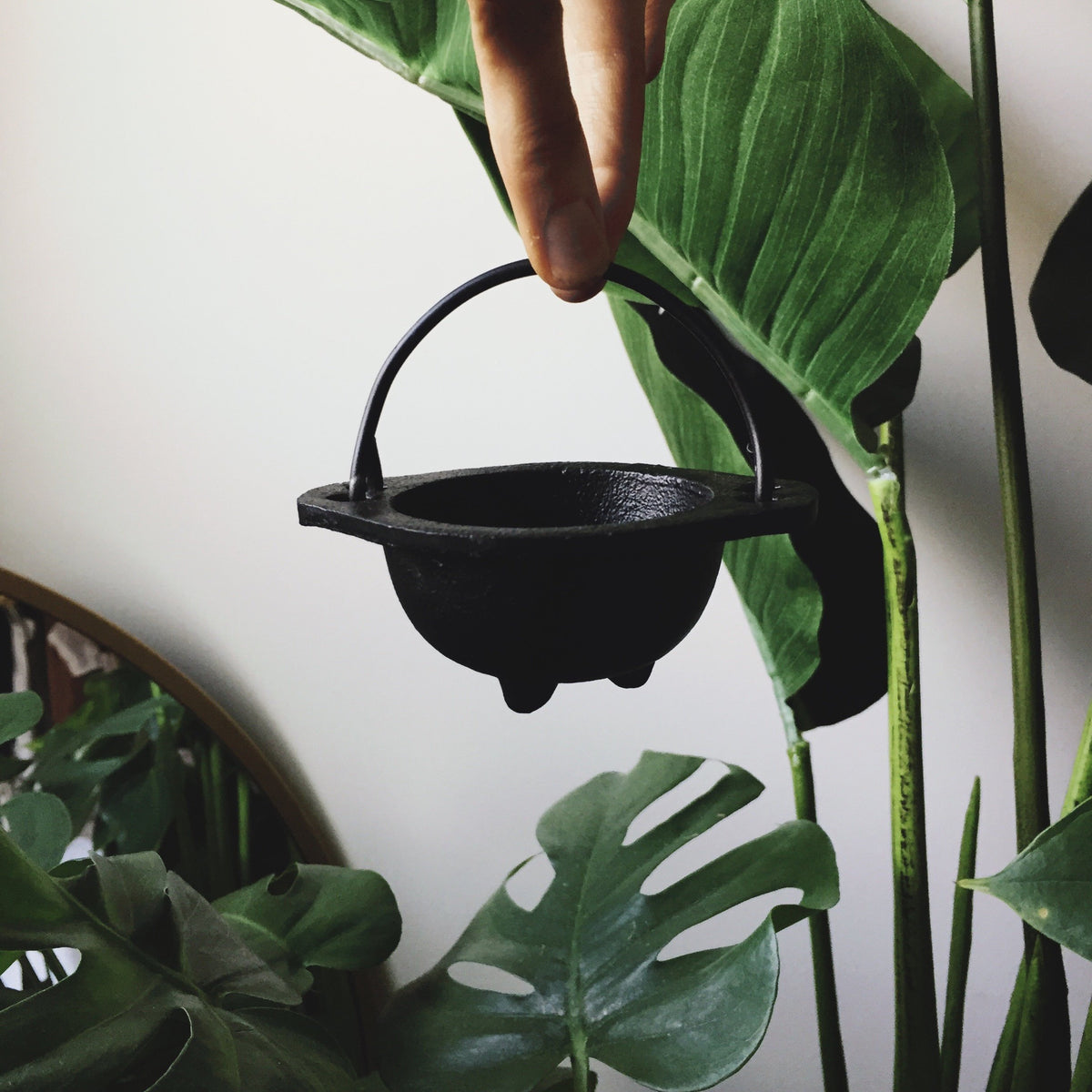 Mini Cast Iron Cauldron – Terra Soleil